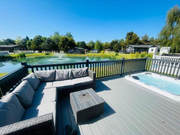 The Waterhole Lodge With Hot Tub - Pocklington