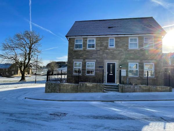 Peak View - Modern Cottage - Longnor