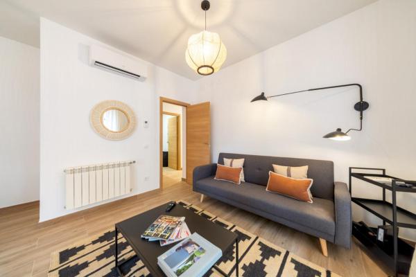 Bright Stylish 1bd Apt With 3 Balconies-chamberí - Nuevos Ministerios station - Madrid