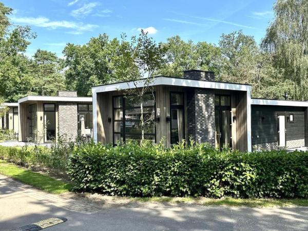 Bright Chalet In Nature Park - Apeldoorn