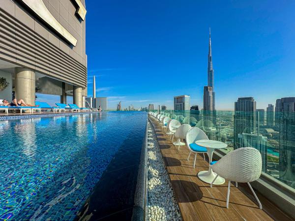 Super High Infinity Pool And Amazing Burj Khalifa View 3 Bedroom Apartment In Paramount Hotel Midtown - Dubai