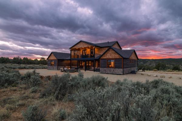 Sage Meadow Retreat-brand New: Hot Tub, Pool Table, Shuffleboard - Orderville, UT