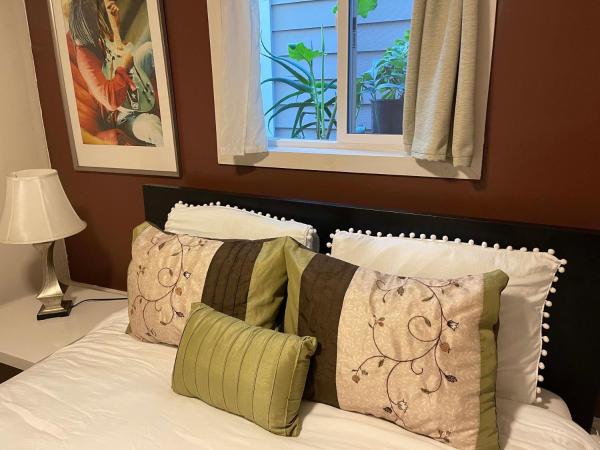 B-love's Guest House - Alameda, CA