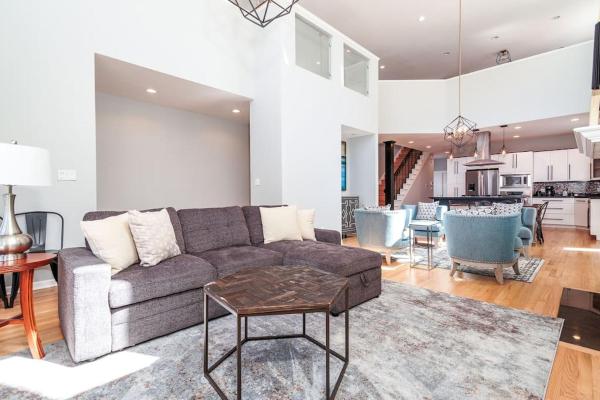 Eclectic Stylish And Cozy Milwaukee Home - Milwaukee, WI