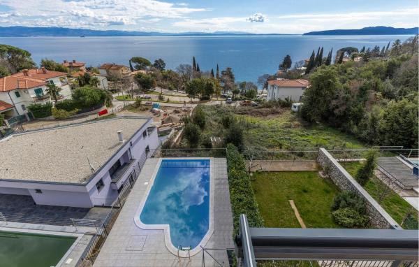 3 Bedroom Stunning Apartment In Lovran - Lovran