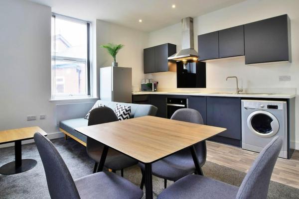 Free Parking - Charming 2-br Flat Near Salford Royal - Bolton