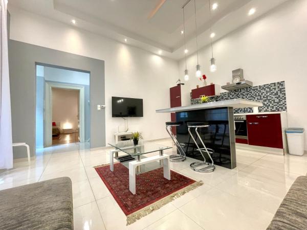 Amazing Swedish 3 Rooms Apartment In The City Center - Budapest