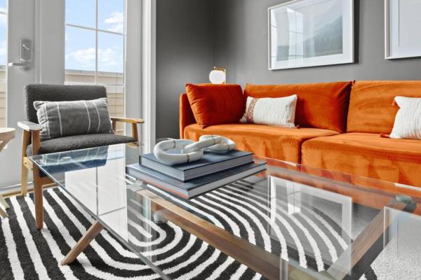 King Bed An Alluringly Cozy Suite Xcape - Clinton, MD