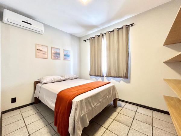 003 - Apartamento Com 2 Dormitórios Na Praia De Bombas - Pôrto Belo