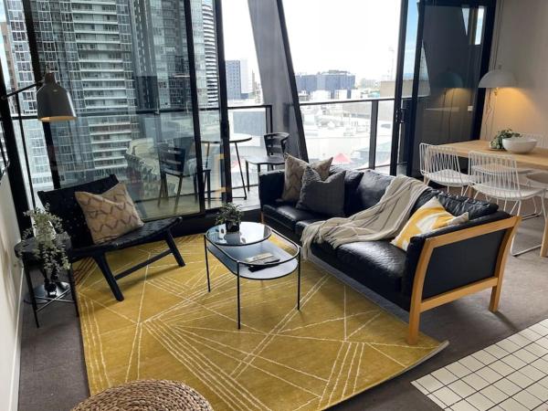 Stunning City Skyline Apartment - Beautiful Design - North Melbourne Railway Station