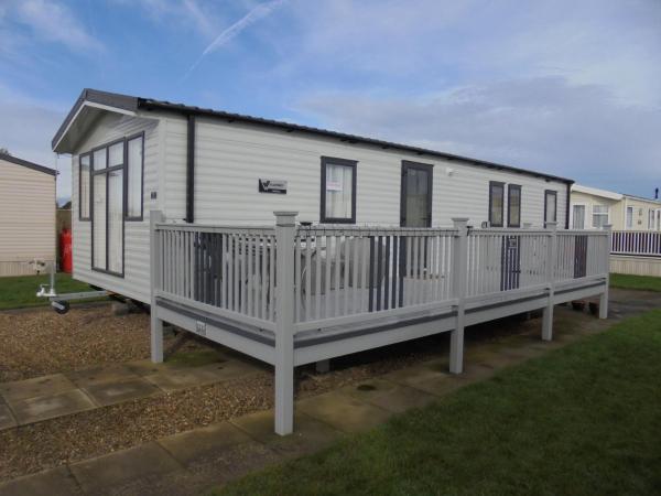 Kings: Malton:- 6 Berth, Central Heated, Enclosed Veranda - Chapel St Leonards