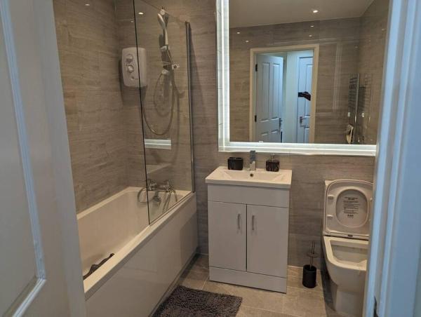 Newly Launched Two Bedroom House By Den Accommodation Short Lets & Serviced Accommodation With Garden - Croydon