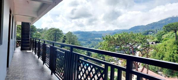 Logan's Transient Home - Apartment With Balcony - Baguio