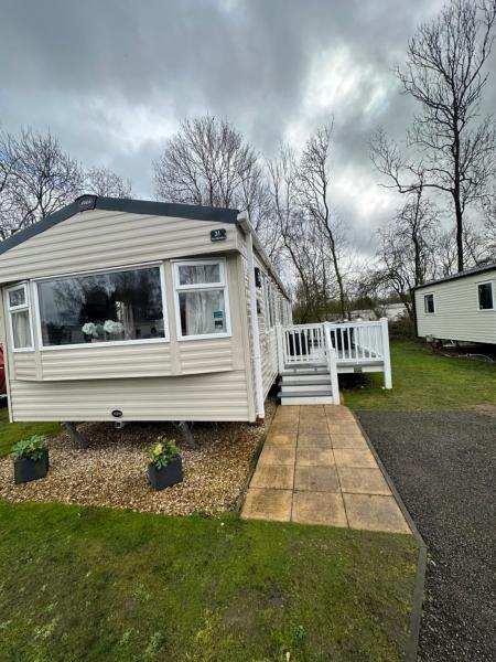 Meadows Luxury Hot Tub Breaks @ Tattershall - England