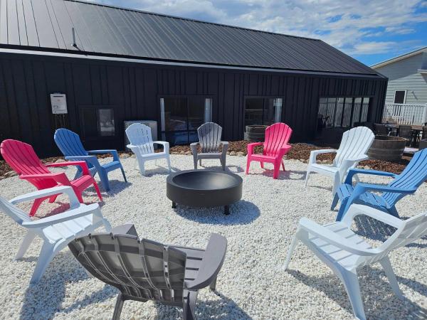 Marbles House - 4 Bedrooms, 8 Beds, Sleeps 10 - Pet Friendly - Hindmarsh Island