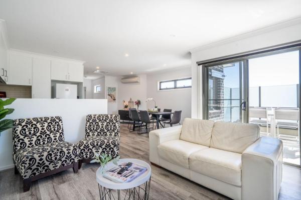 The Adams - Heart Of Rosebud Retreat For Groups - Flinders