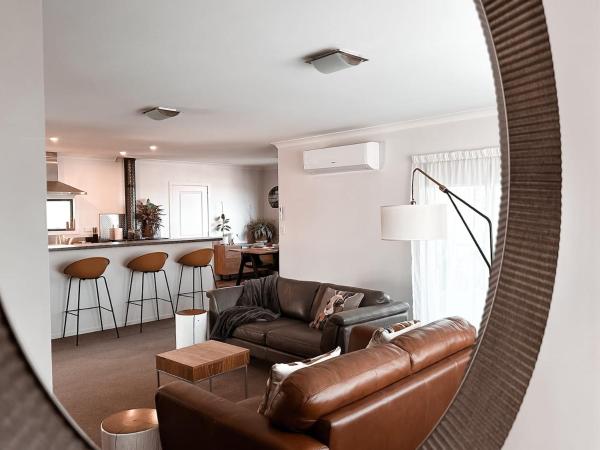 Little Luxe On Revell - Hokitika