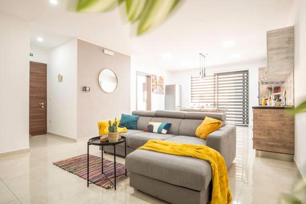 Modern, Bright & Spacious Apartment Near The Sea - Malta International Airport (MLA)