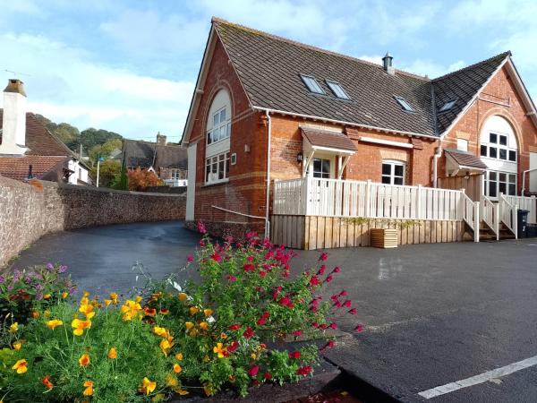 Finest Retreats - Lower School Cottages - Minehead