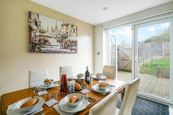 Spa Shower I 4bed 3bath I Sleeps X9 I Parking X2 - Watford