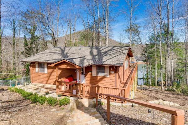 Pet-friendly Hiawassee Cabin With Lake Views And Sauna - Hiawassee, GA