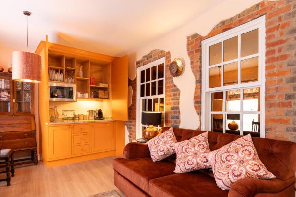 Apartments At Number 16 - The Jolly Coopers - Epsom
