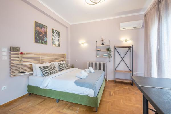 Studio Under Acropolis Rock - Athen