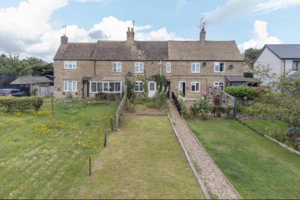 2 Bed Cottage Near Stamford, Easton On The Hill - Stamford