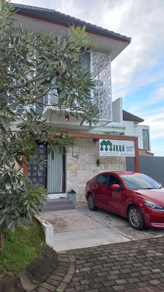Milli Home - Family Home Stay - Malang