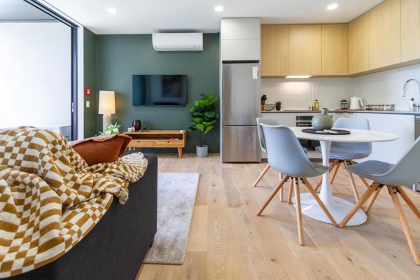 Unbeatable Central City Location 2 Bed Single Lvl - West Coast