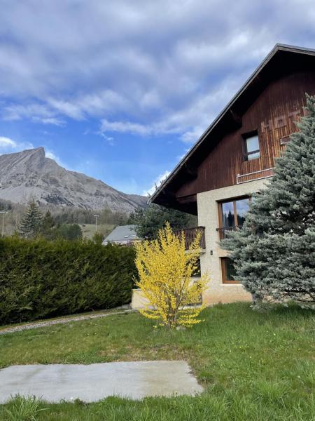 Maison L'aiguille - 2 Appartements, 5 Chambres Et Table D'hôtes Au Pied De La Montagne à La Station De Laye - Gap