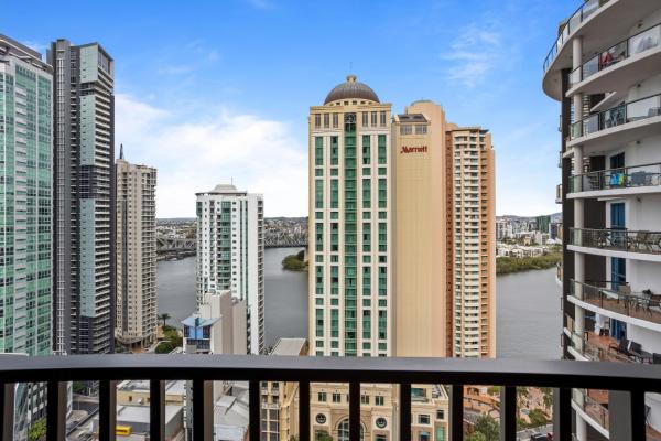 Cosy 1-bed With River Views Pool Gym & Bbq - Spring Hill
