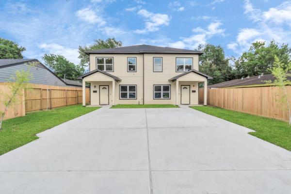 2 Homes! Sleeps 18, Games, Gated Parking & More! - Houston, TX