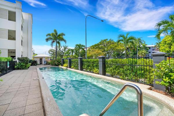 Cozy 3-bedroom Oasis With Pool Access In Cairns - Trinity Beach