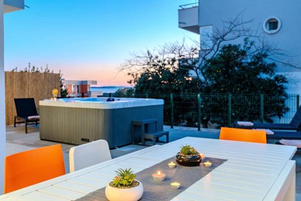 Aura, Modern Apartment With Private Jacuzzi - Novalja