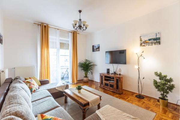 Bright & Spacious Riverside Apartment With Balcony - Budapest