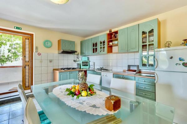 Cozy Apartment Marisol With Pleasant Terrace In Nerezine - Mali Losinj