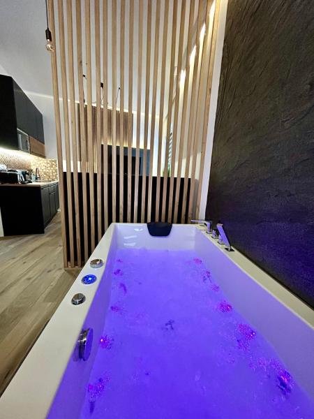 Ocean Black Jacuzzi - Krakow