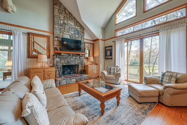 Less Than 1 Mi To Marina Ford Mountain Retreat With Deck - 새피어