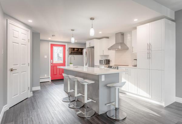 Modern Downtown 3br 2b Home - Yellowknife