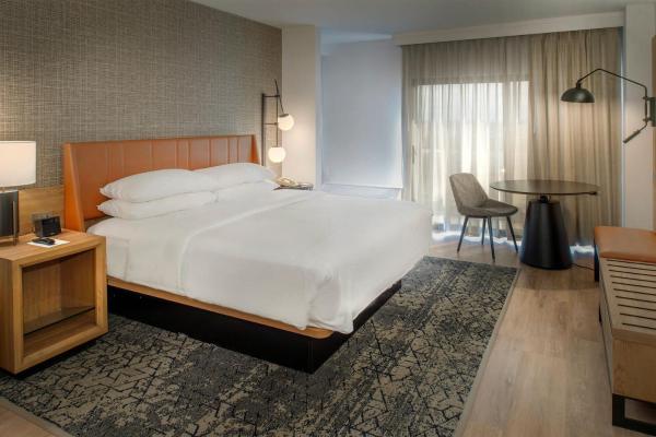 Sheraton Westport Lakeside Chalet - Kirkwood, MO