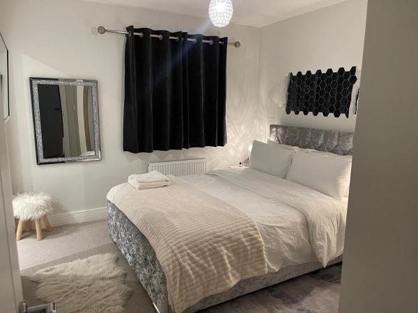 En-suite Bedroom In A Family Home Near Gatwick Airport And Horley Station - イギリス ホーシャム