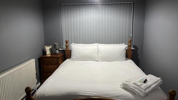 Becky's Lodge - Strictly Single Adult Room Stays - No Double Adult Stays Allowed - Solihull