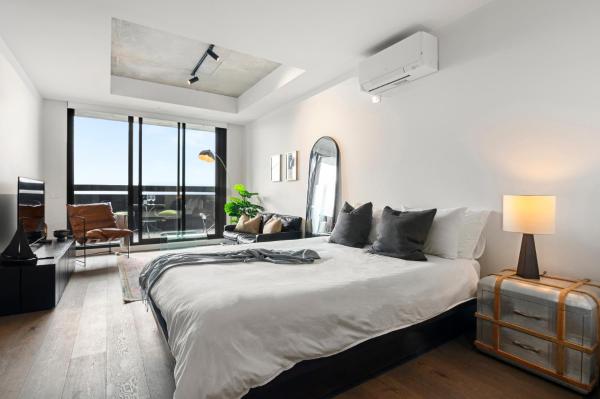 Modern, Industrial Hideaway - Brunswick