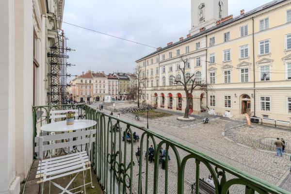 Rynok Square Apartment With Balcony - Lviv