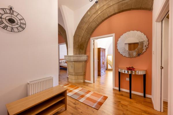 Abbey Church Upper North Aisle Luxury Self Catering 2 Bedroom Apartments - Loch Ness