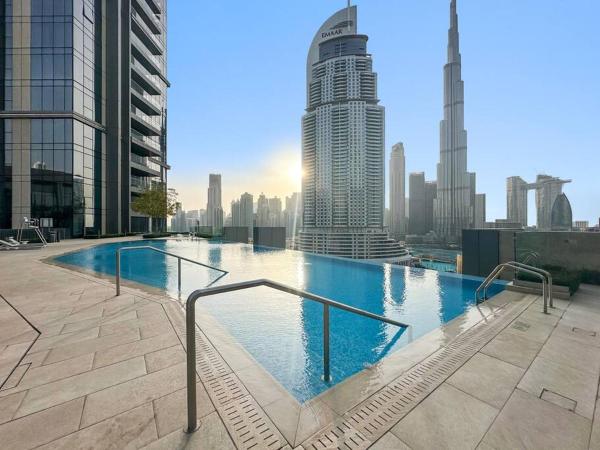 Modern 2br With Harbor Views, Pool, & Concierge - Dubaï