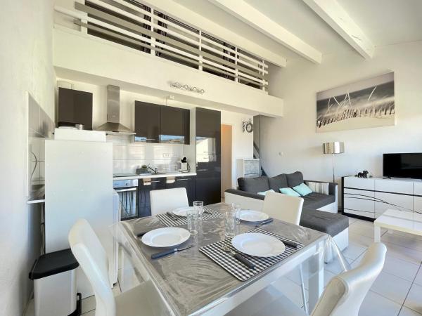 Superbe 2 Pièces à 200m De La Plage Avec Terrasse Et Parking - Fr-1-338-533 - Sète