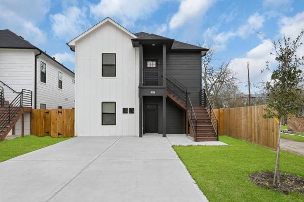 Friends & Family 6 Bedrooms 8 Beds 4 Bath Sleeps 12 - Pearland