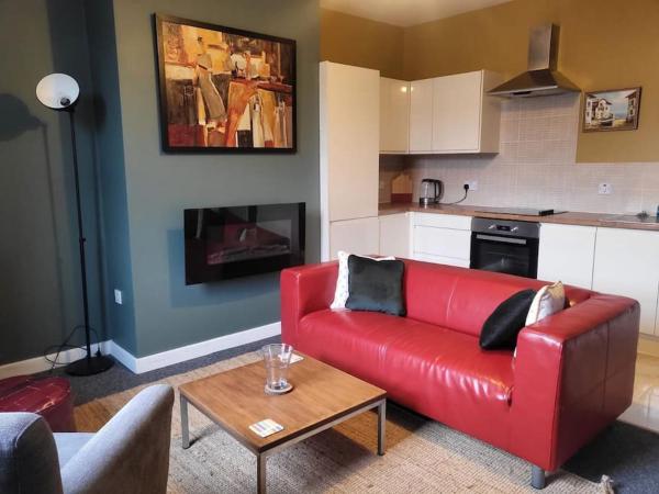 Nice 2 Bedroom (3 Beds) House In Huddersfield - Mirfield